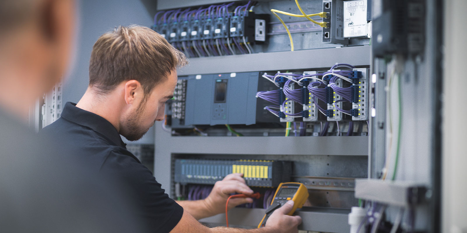 Elektroniker für Betriebstechnik - psb intralogistics